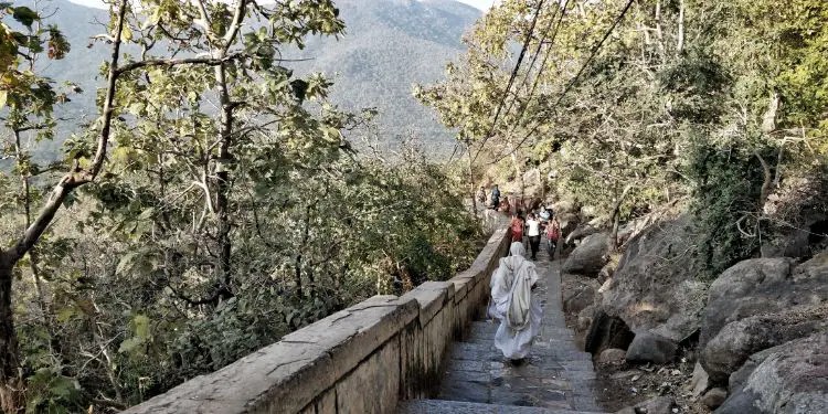 Girnar Pilgrimage Routes: The New & Old Stairways – MapRoute Travel Blog